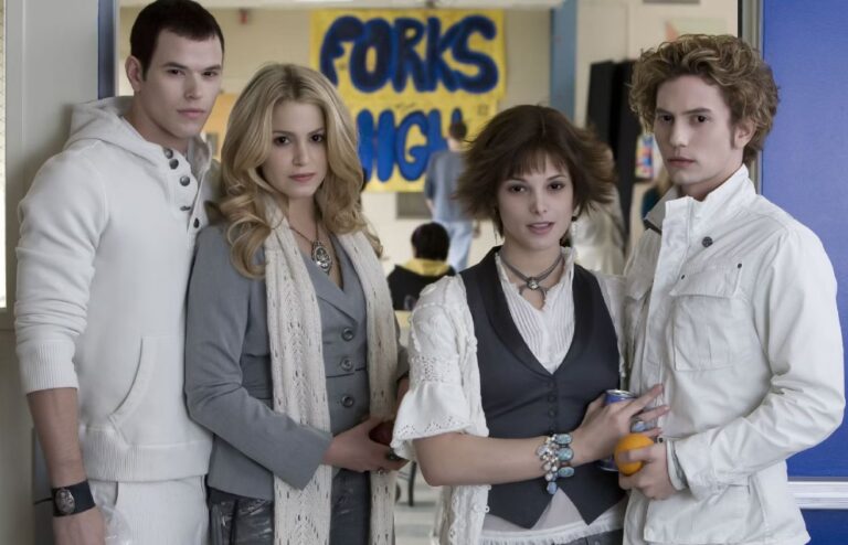 Decoding the Meaning of the 'Twilight' Cullen Family Crest - Foreign Policy